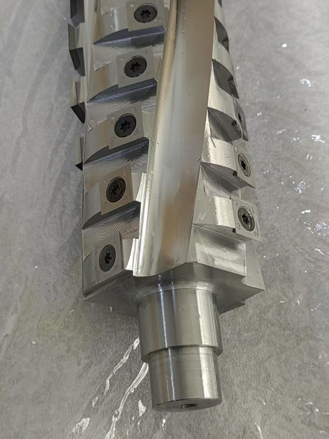 Spiral Cutter Head vs. Helical Cutter Head: the Challenge for Precision ...